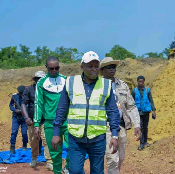 Mai-Ndombe : Le gouverneur Lebon Nkoso lance les travaux du bâtiment ...